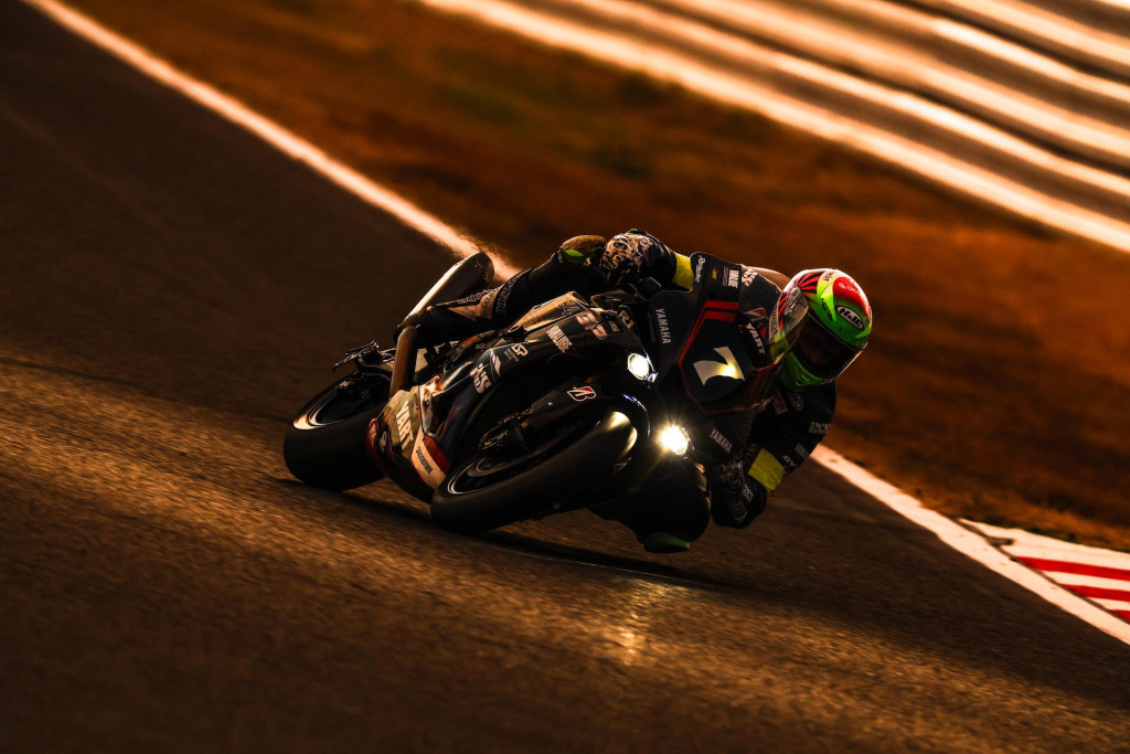 YART EWC team charges in the Suzuka dark | FIM Endurance World Championship