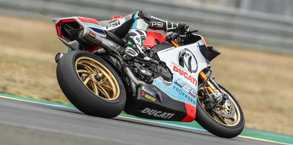 ERC Endurance break in their Ducati Panigale V4R | FIM Endurance World ...